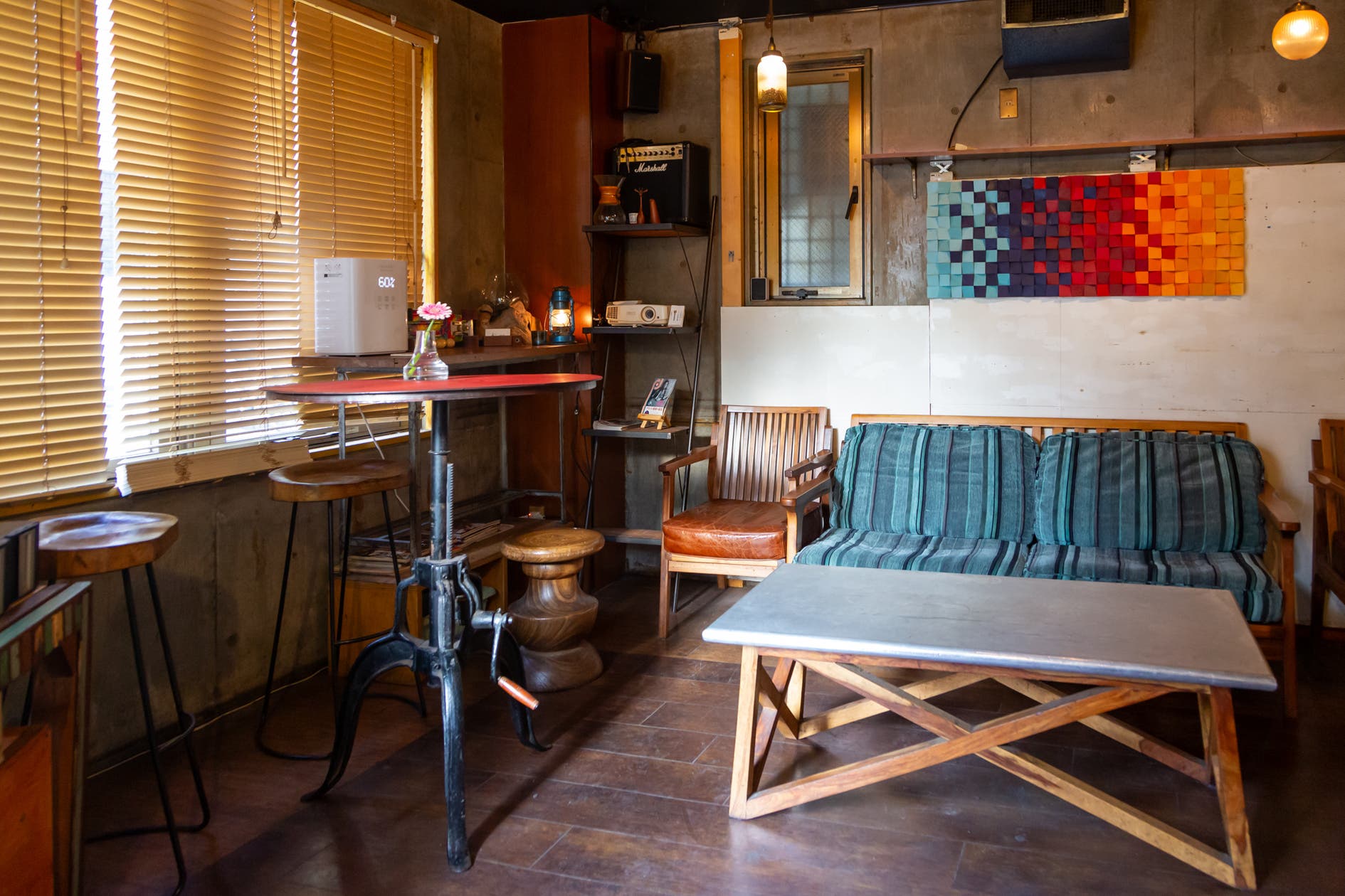 ラウンジとダンスフロアを備えたDJ Barのロケーションの写真2