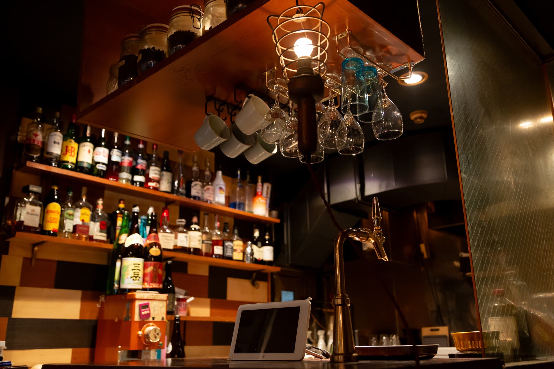 ラウンジとダンスフロアを備えたDJ Barのロケーションの写真5