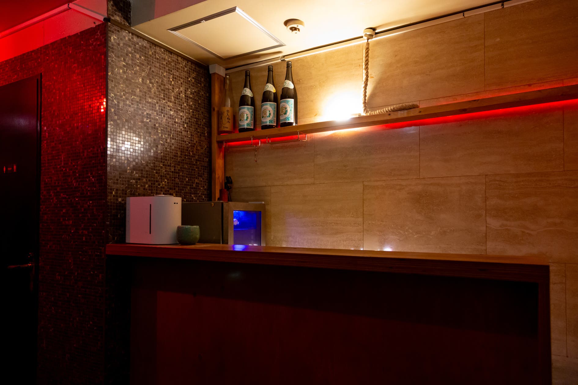 ラウンジとダンスフロアを備えたDJ Barのロケーションの写真8