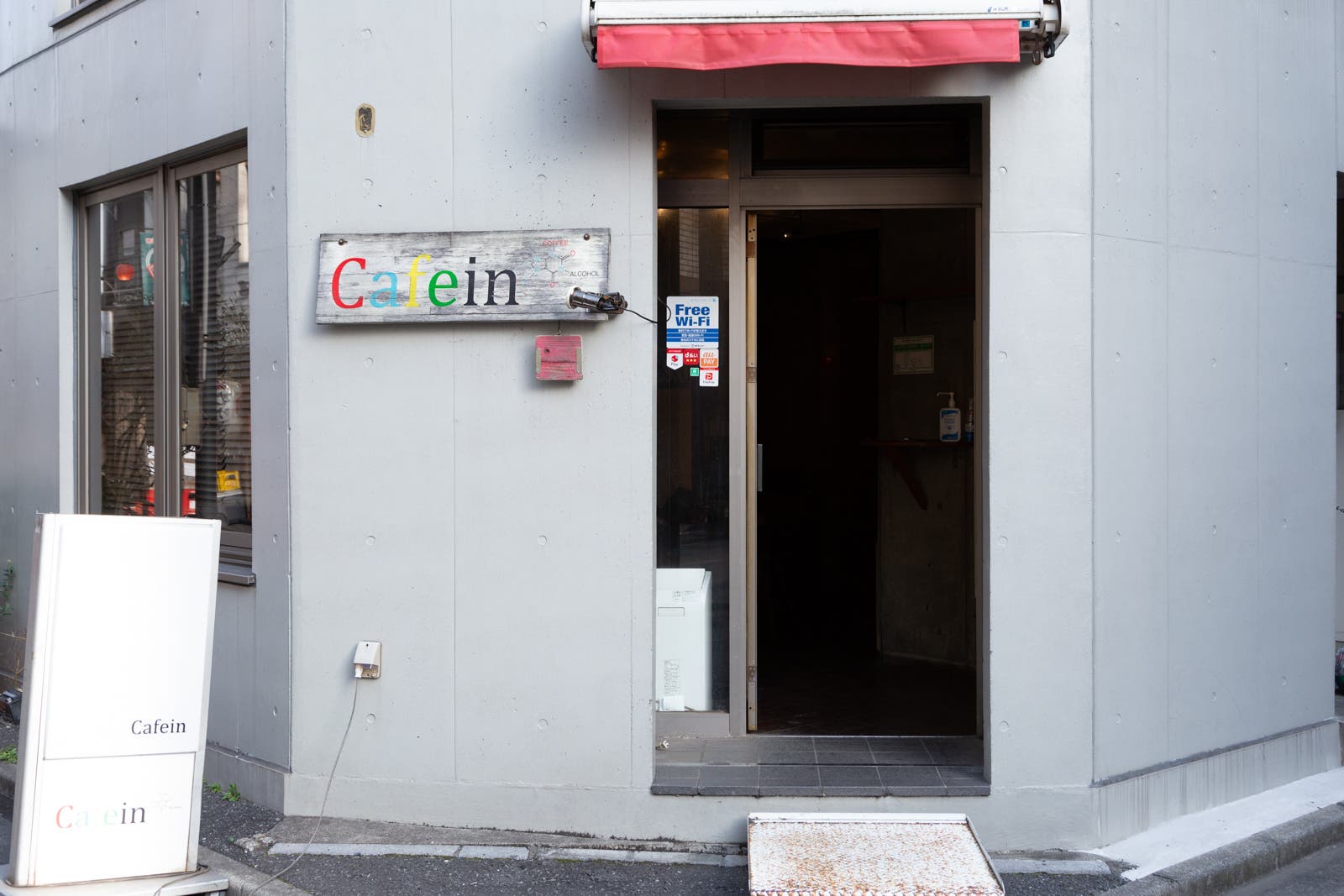 ラウンジとダンスフロアを備えたDJ Barのロケーションの写真12