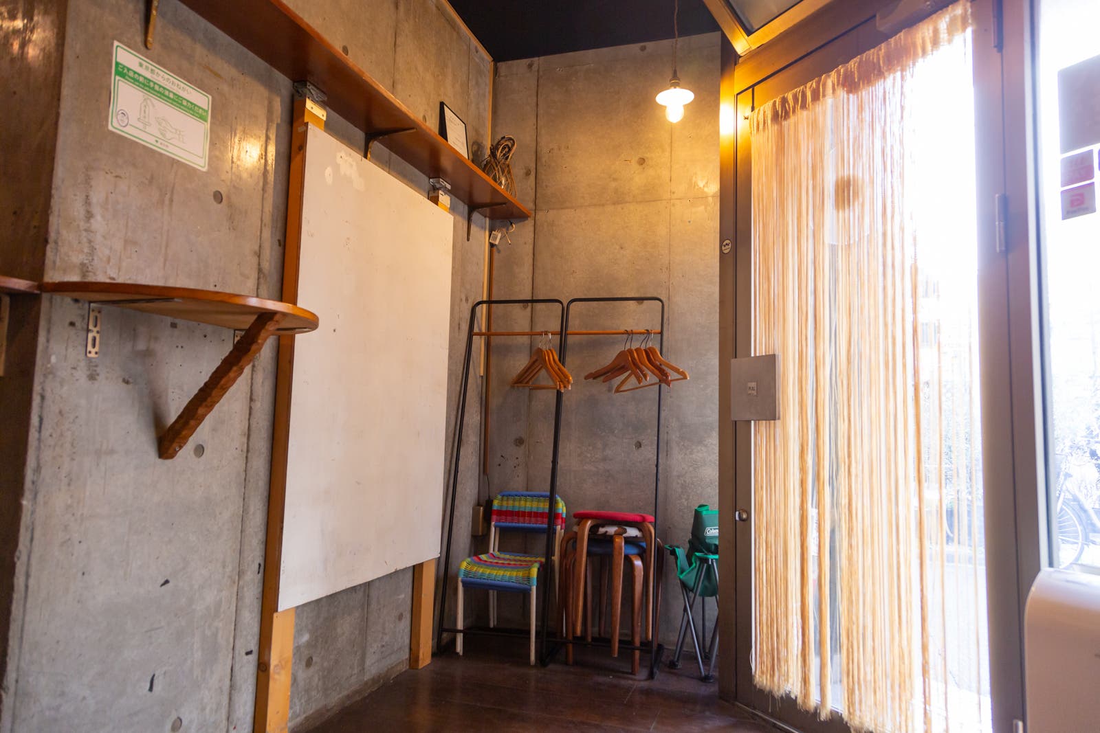 ラウンジとダンスフロアを備えたDJ Barのロケーションの写真13