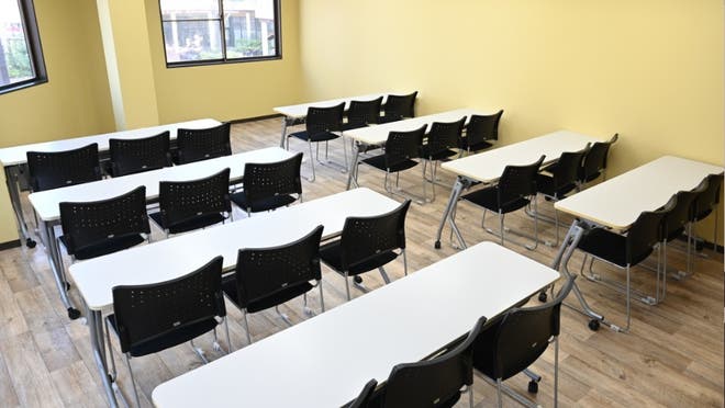 駅チカ!豊田駅から徒歩6分 使い勝手の良い24名様収容会場 セミナールームAの写真1