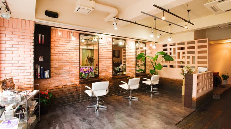 美容師面貸し・シェアサロン、スポット利用OK!!本通り電停から30秒、紙屋町西電停から2分。の写真1