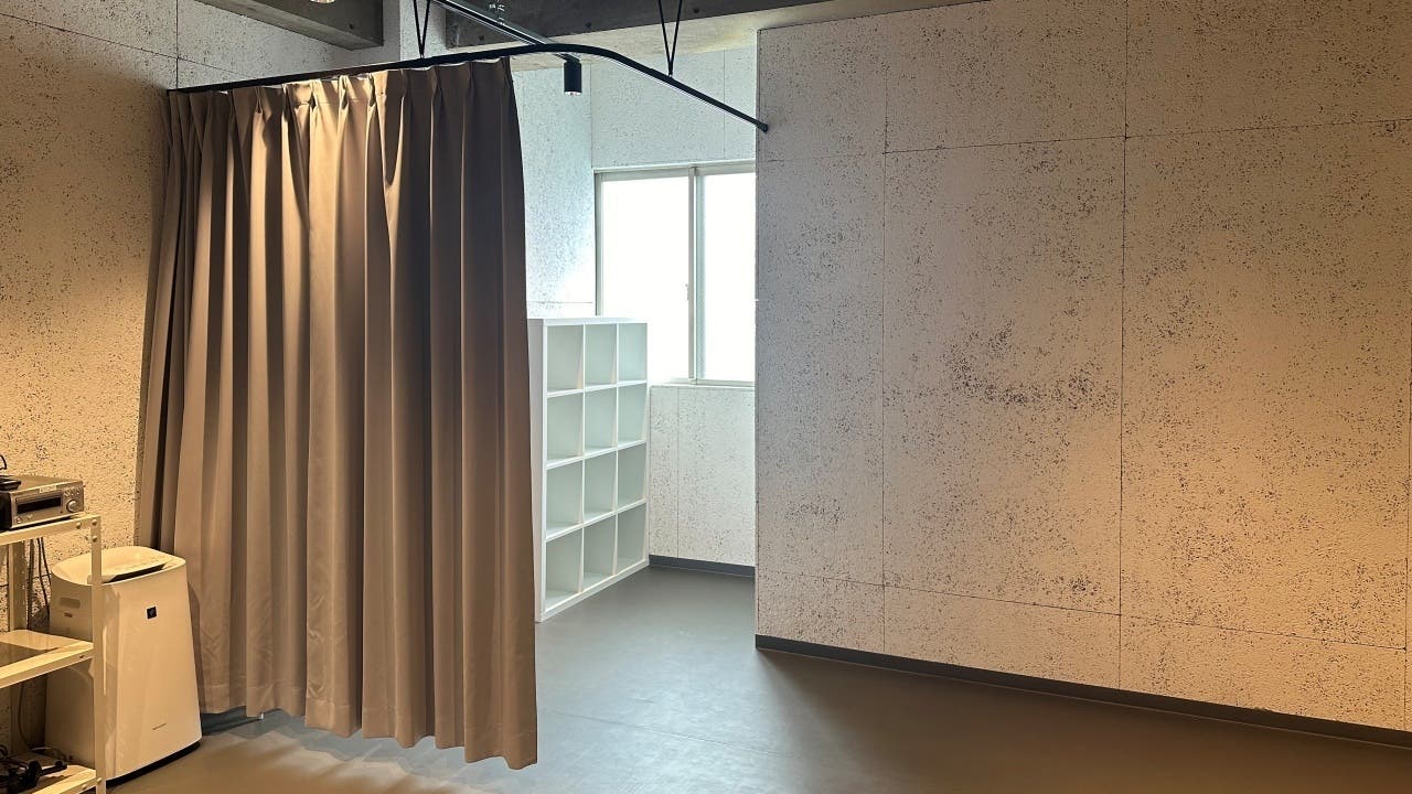 【スタジオ１】青葉台駅4分／広さ60.2㎡、鏡幅10.6mの大型レンタルスタジオ／バレエ用リノリウム床／各種教室利用におすすめの写真5