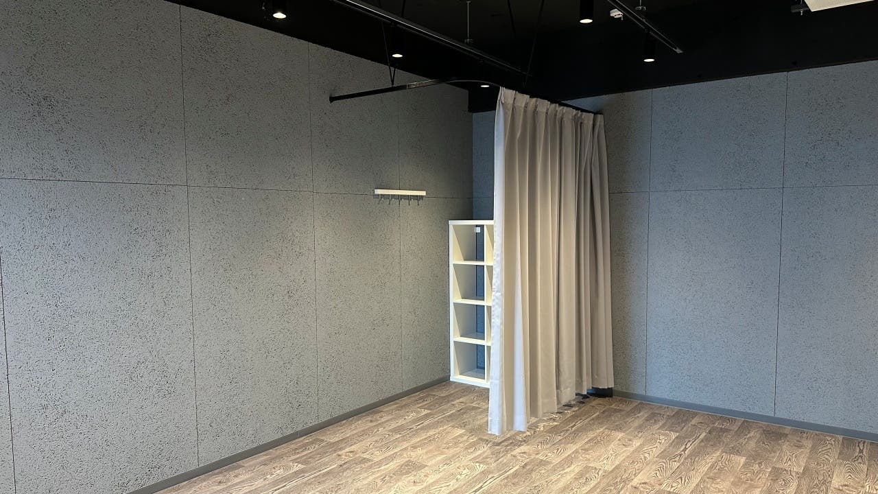 【スタジオ３】青葉台駅4分／広さ23.3㎡、鏡幅5m／レンタルスタジオ／個人練習や少人数レッスンに最適の写真4