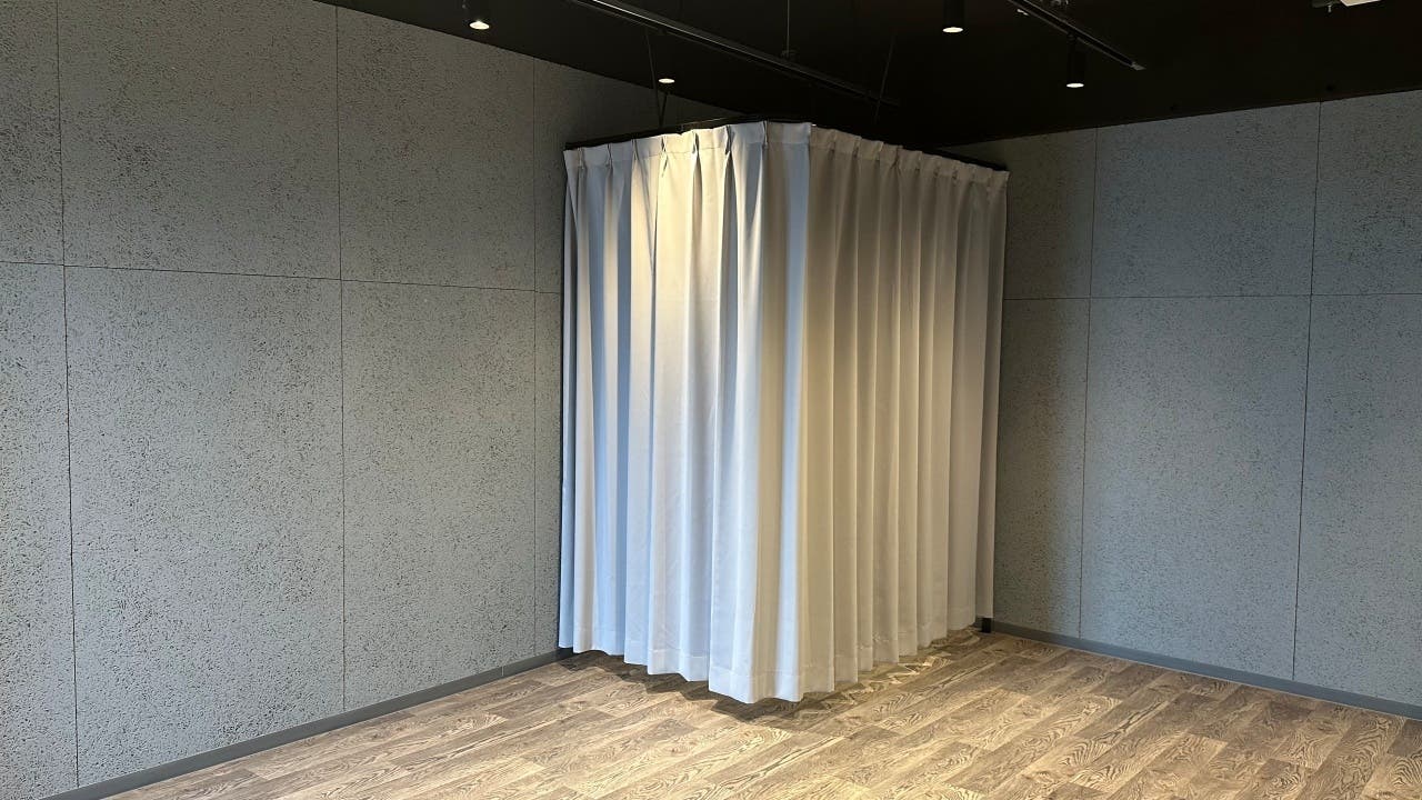 【スタジオ３】青葉台駅4分／広さ23.3㎡、鏡幅5m／レンタルスタジオ／個人練習や少人数レッスンに最適の写真5