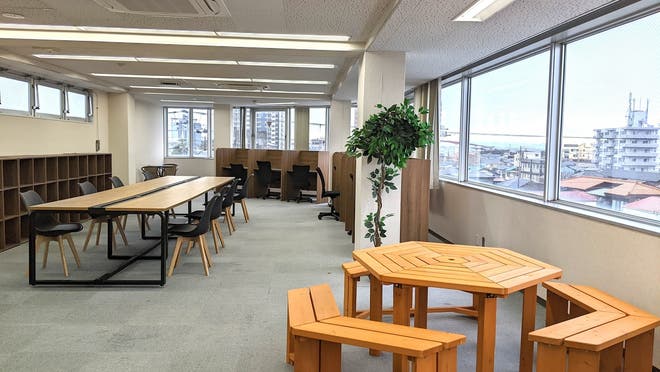 CoWorks24木更津駅前店 駅徒歩5分、作業や勉強などに利用しやすい24時間営業のワークスペースの写真1
