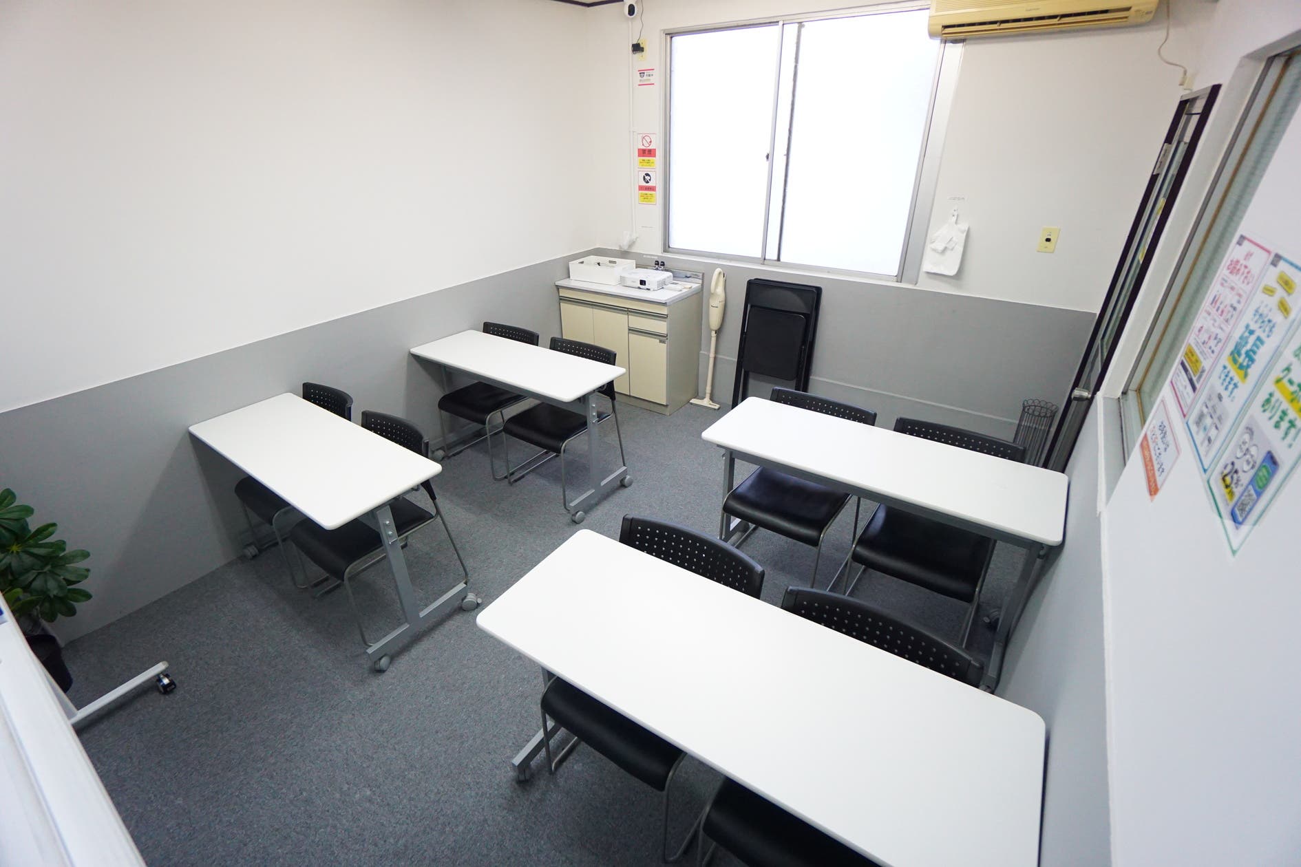 ＜IMC岩本町駅前会議室＞秋葉原駅徒歩3分🚃Wi-Fi📶プロジェクター🎥会議/商談/Zoom/ボードゲーム/作業場所の写真9