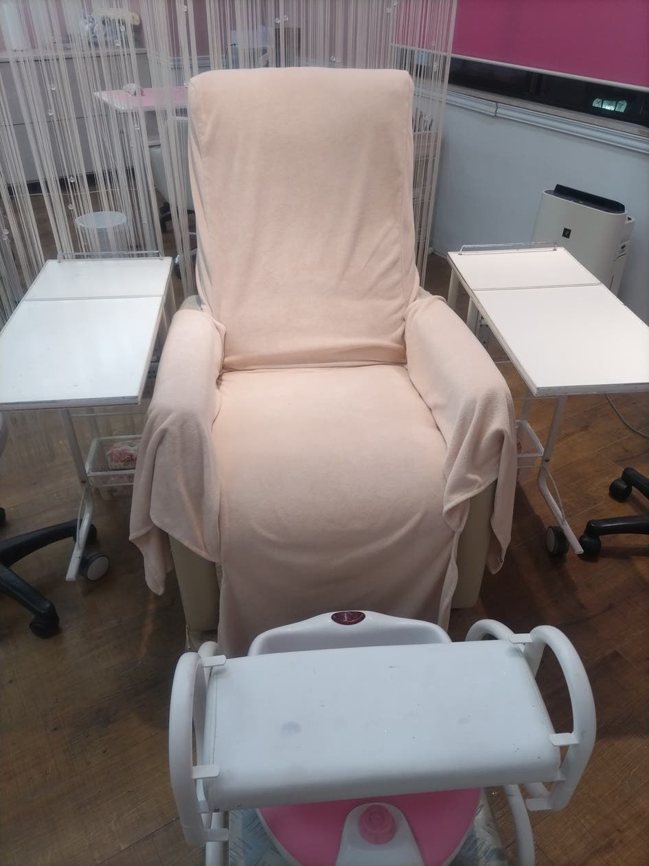 新宿駅徒歩5分☆ネイル材料·機材完備☆手ぶらで利用できるシェアサロン♪セルフネイルも◎当日予約OK！まつ毛もご相談可！の写真2