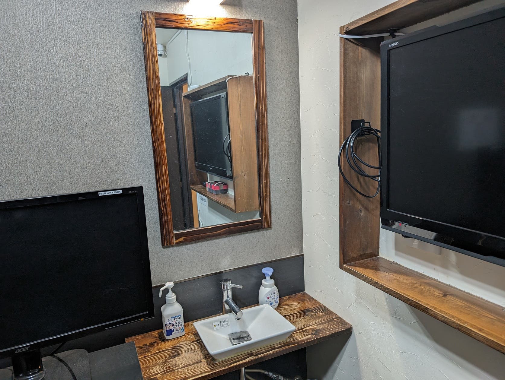 テレワークスペース 神田駅3分 完全個室 L字カウンター/高速Wi-Fi/モニター/プリンタ/地上波TVの写真4