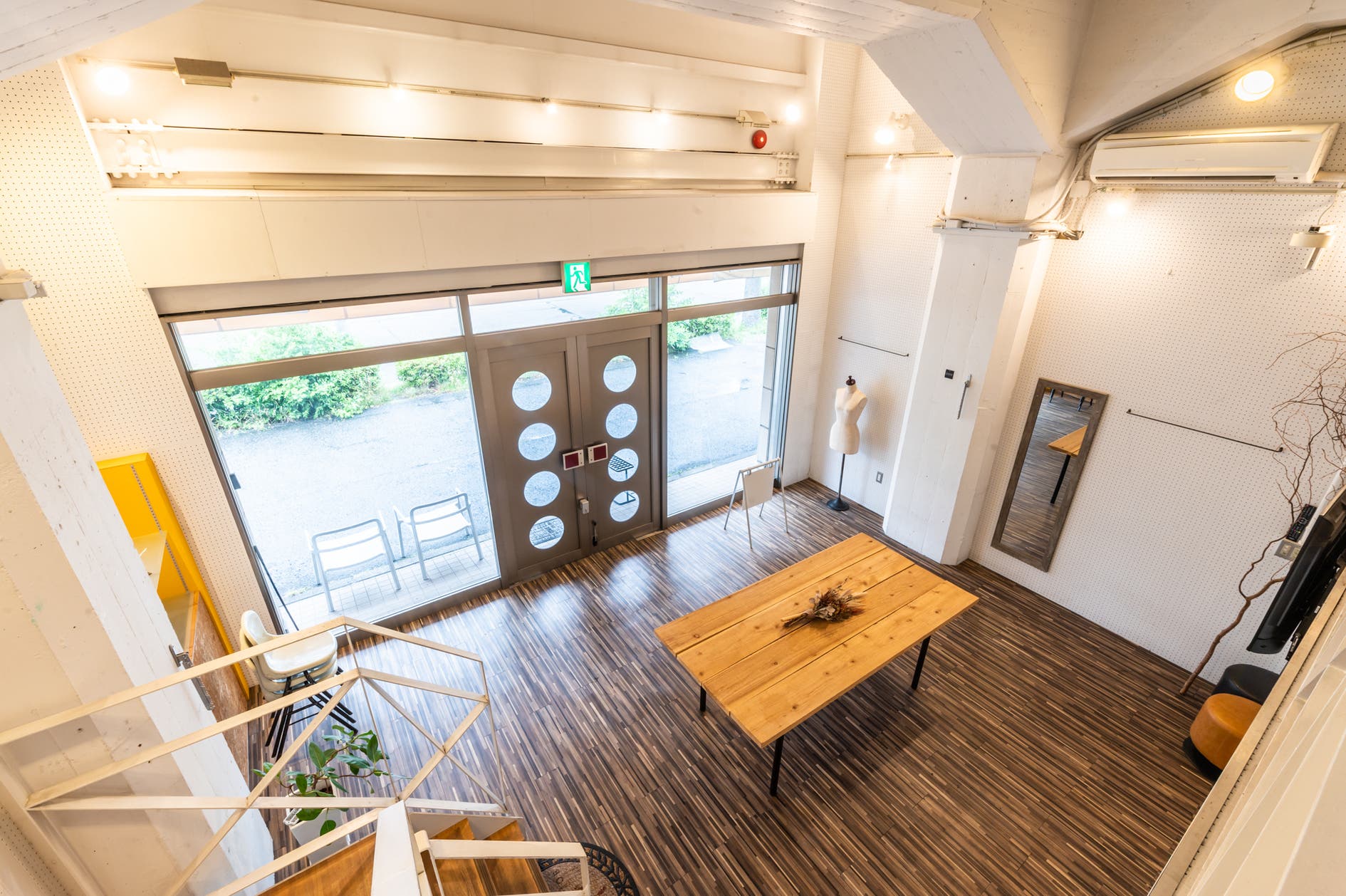 ポップアップや展示会にも適した、自然光の入るロフト構造のオシャレなスペースの写真5