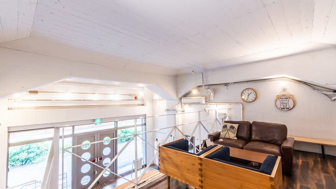 ポップアップや展示会にも適した、自然光の入るロフト構造のオシャレなスペースの写真6