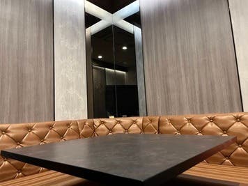 《2~4名用》会議・打ち合わせ用ルーム【サイズS】（加熱式たばこのみ可）の写真1