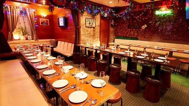 【新宿で随一の貸切実績!!】パーティー利用可能な肉バルダイニング空間で特別な貸切を♪の写真1