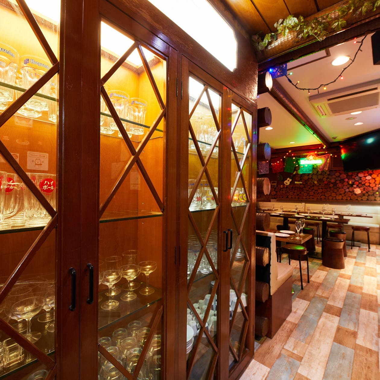 【新宿で随一の貸切実績!!】パーティー利用可能な肉バルダイニング空間で特別な貸切を♪の写真7