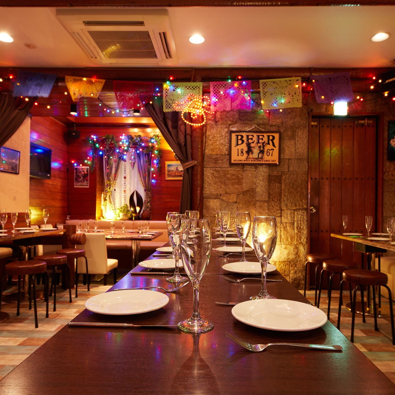 【新宿で随一の貸切実績!!】パーティー利用可能な肉バルダイニング空間で特別な貸切を♪の写真9