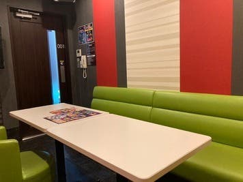 《5~8名用》会議・打ち合わせ用ルーム【サイズM】の写真2