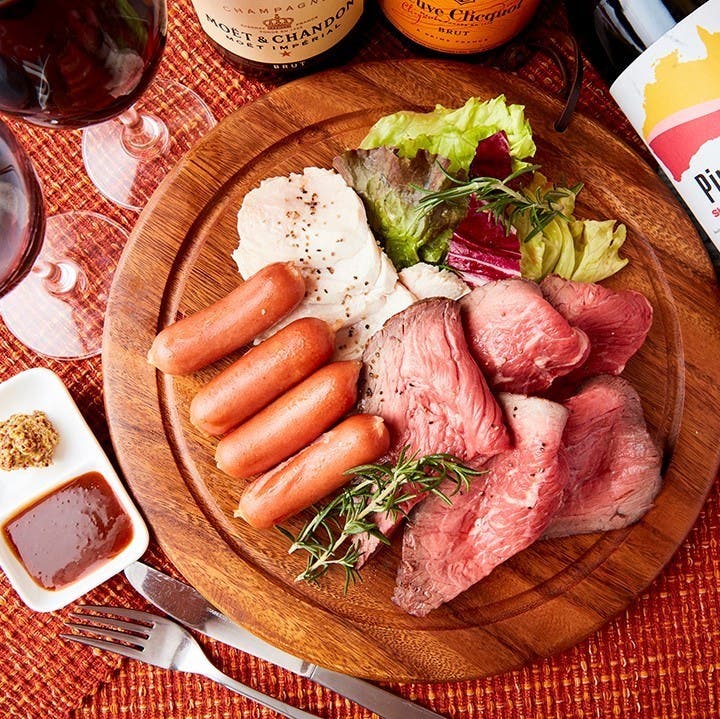 【新宿で随一の貸切実績!!】パーティー利用可能な肉バルダイニング空間で特別な貸切を♪の写真13