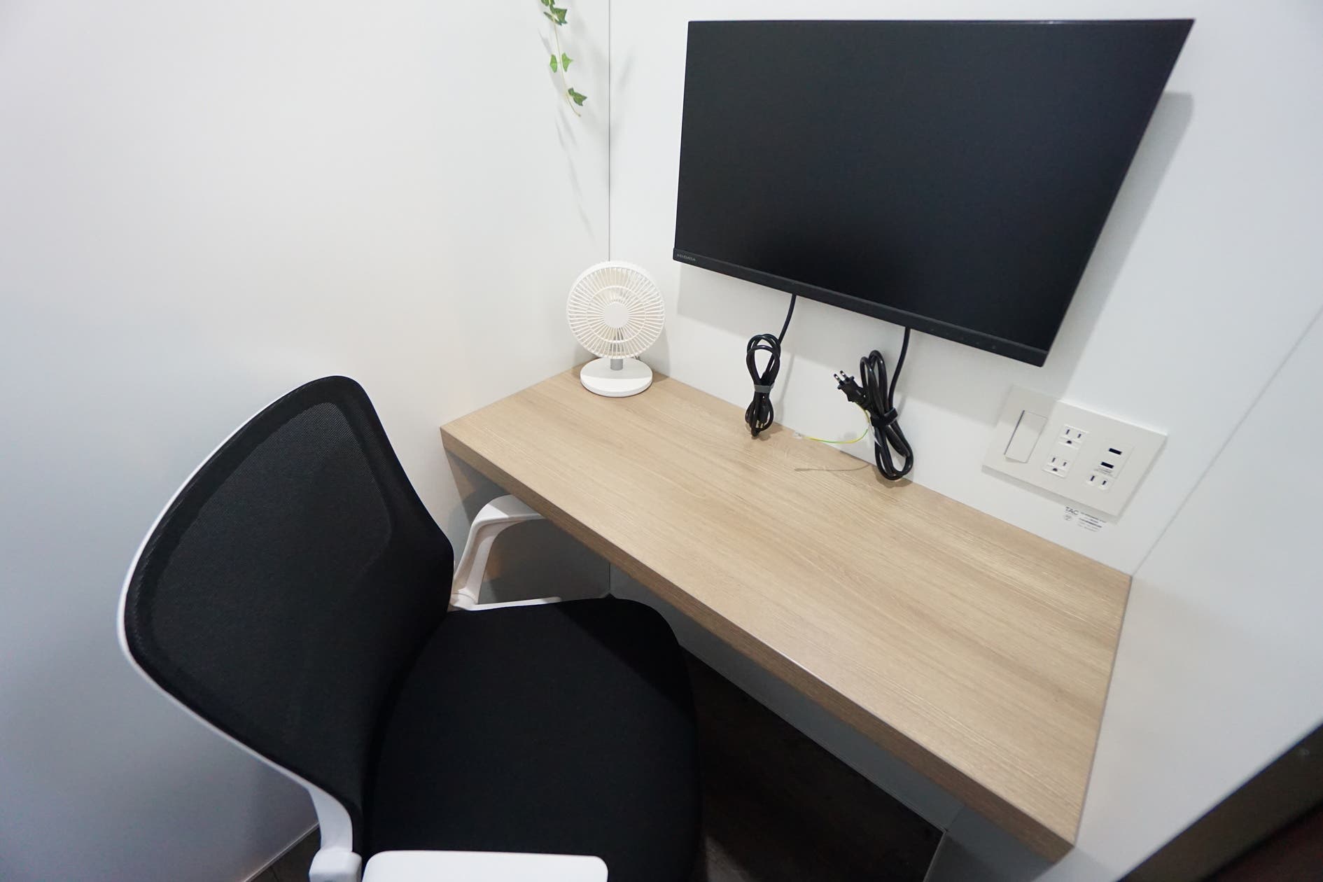 ＜ワークブース吉祥寺No.1＞吉祥寺駅徒歩3分🚃1人用完全個室🚪光回線Wi-Fi📶モニター🖥電源🔌⚡️テレワーク/面接/自習の写真5