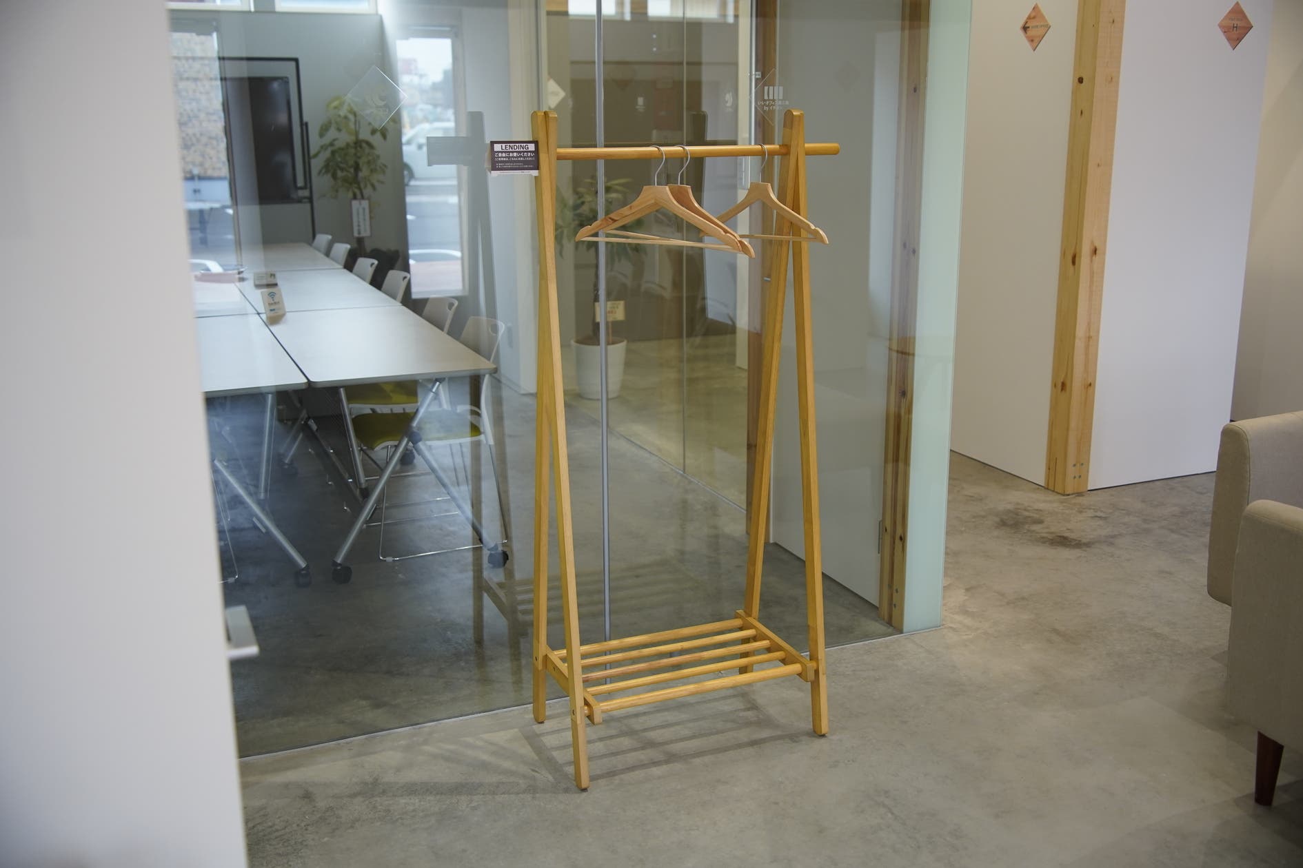 【燕三条 by イチコン】モニター・ホワイトボード付き12名会議室の写真8