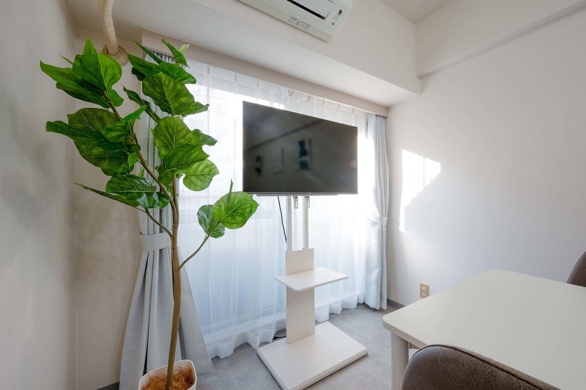 【荻窪駅徒歩1分】新規オープン特別価格🉐綺麗な室内！高速Wi-Fi完備/ZOOM会議/リモート/セミナー/少人数会議/撮影可能の写真6