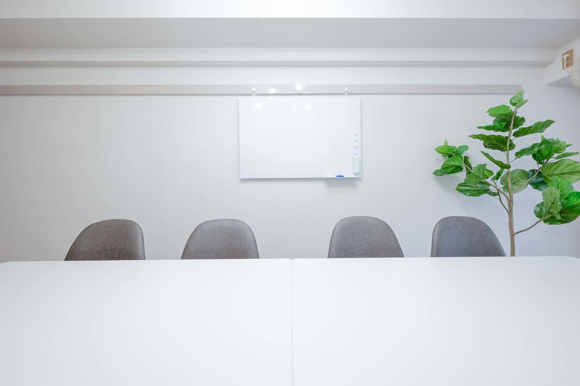 【荻窪駅徒歩1分】新規オープン特別価格🉐綺麗な室内！高速Wi-Fi完備/ZOOM会議/リモート/セミナー/少人数会議/撮影可能の写真9