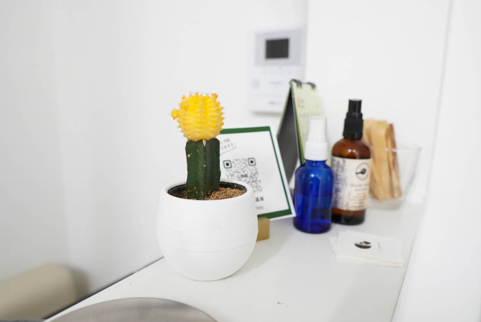 白を基調とした ピラティスマシンのレンタルスタジオの写真11