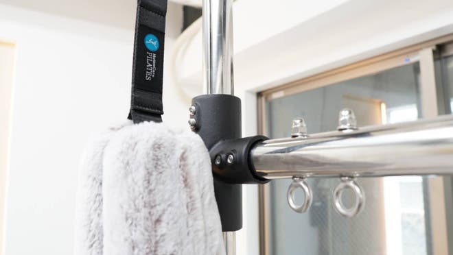 白を基調とした ピラティスマシンのレンタルスタジオの写真15