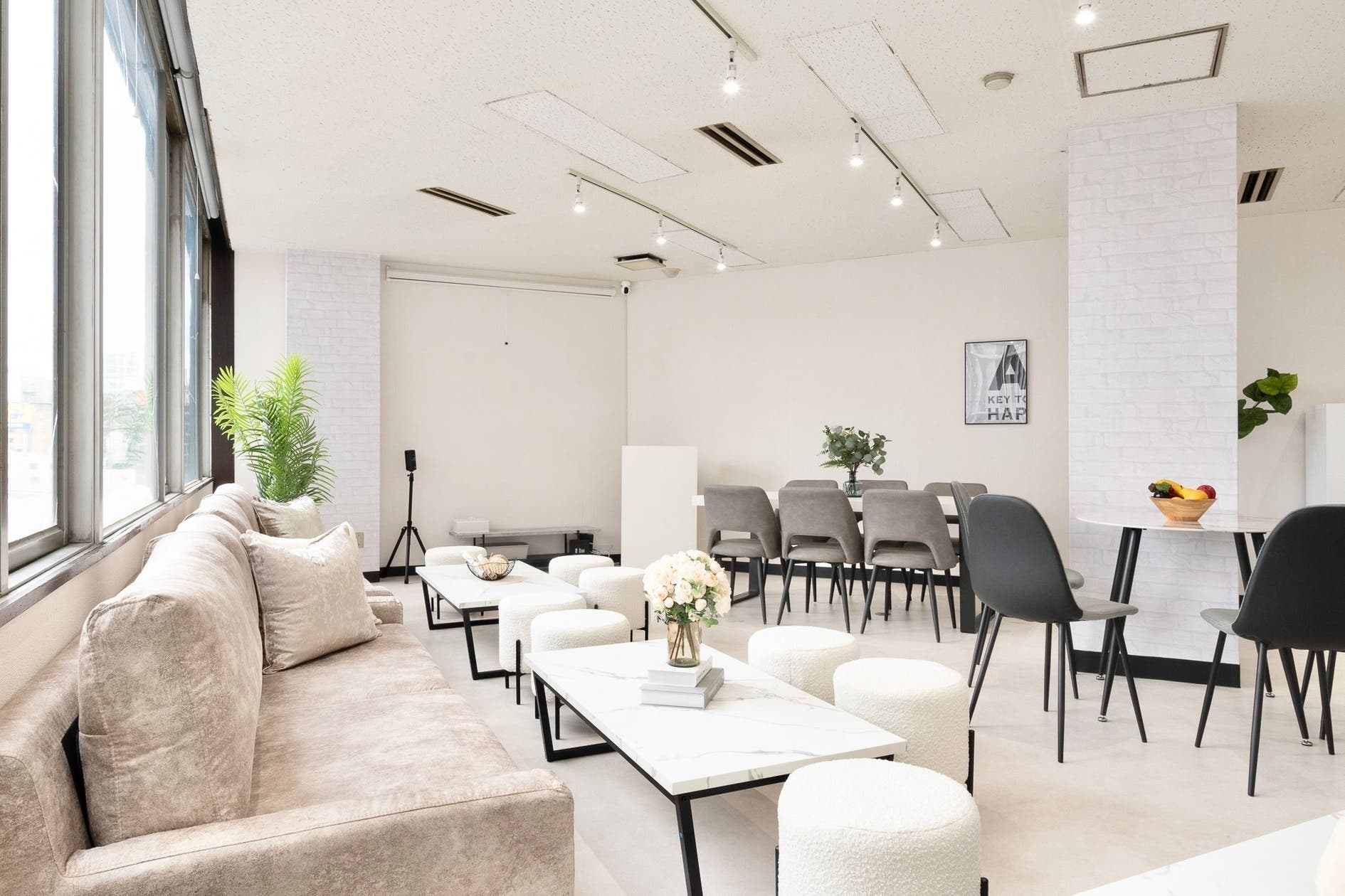 【なんば駅すぐ】おしゃれ空間✨最大35名🎉各種イベント🎈ビジネスシーンなど🎙️自然光で撮影にも最適🎬持込🉑／リアンの写真17