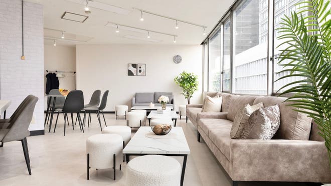 【なんば駅すぐ】おしゃれ空間✨最大35名🎉各種イベント🎈ビジネスシーンなど🎙️自然光で撮影にも最適🎬持込🉑/リアンの写真19