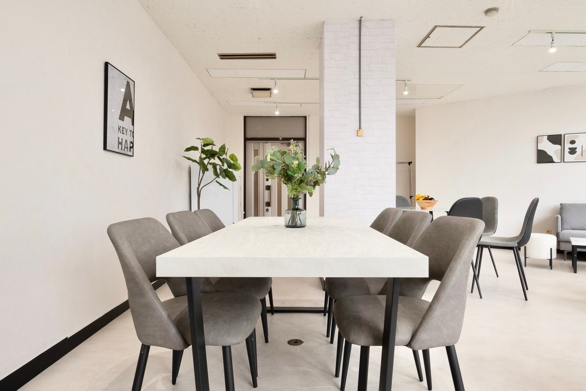 【なんば駅すぐ】おしゃれ空間✨最大35名🎉各種イベント🎈ビジネスシーンなど🎙️自然光で撮影にも最適🎬持込🉑／リアンの写真13