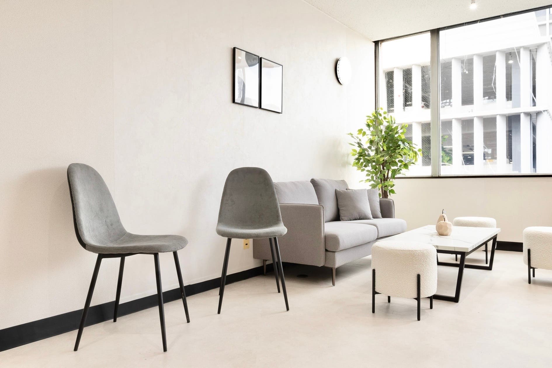 【なんば駅すぐ】おしゃれ空間✨最大35名🎉各種イベント🎈ビジネスシーンなど🎙️自然光で撮影にも最適🎬持込🉑／リアンの写真9