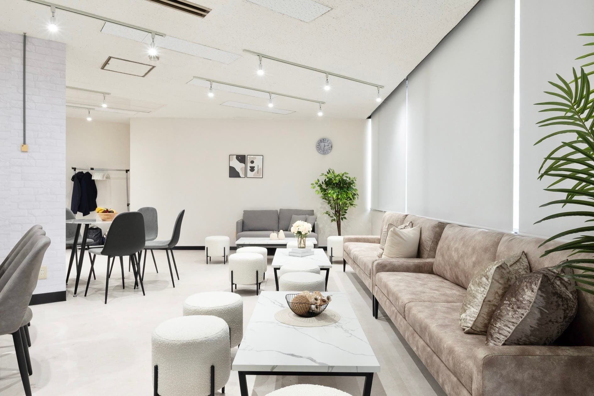 【なんば駅すぐ】おしゃれ空間✨最大35名🎉各種イベント🎈ビジネスシーンなど🎙️自然光で撮影にも最適🎬持込🉑／リアンの写真22