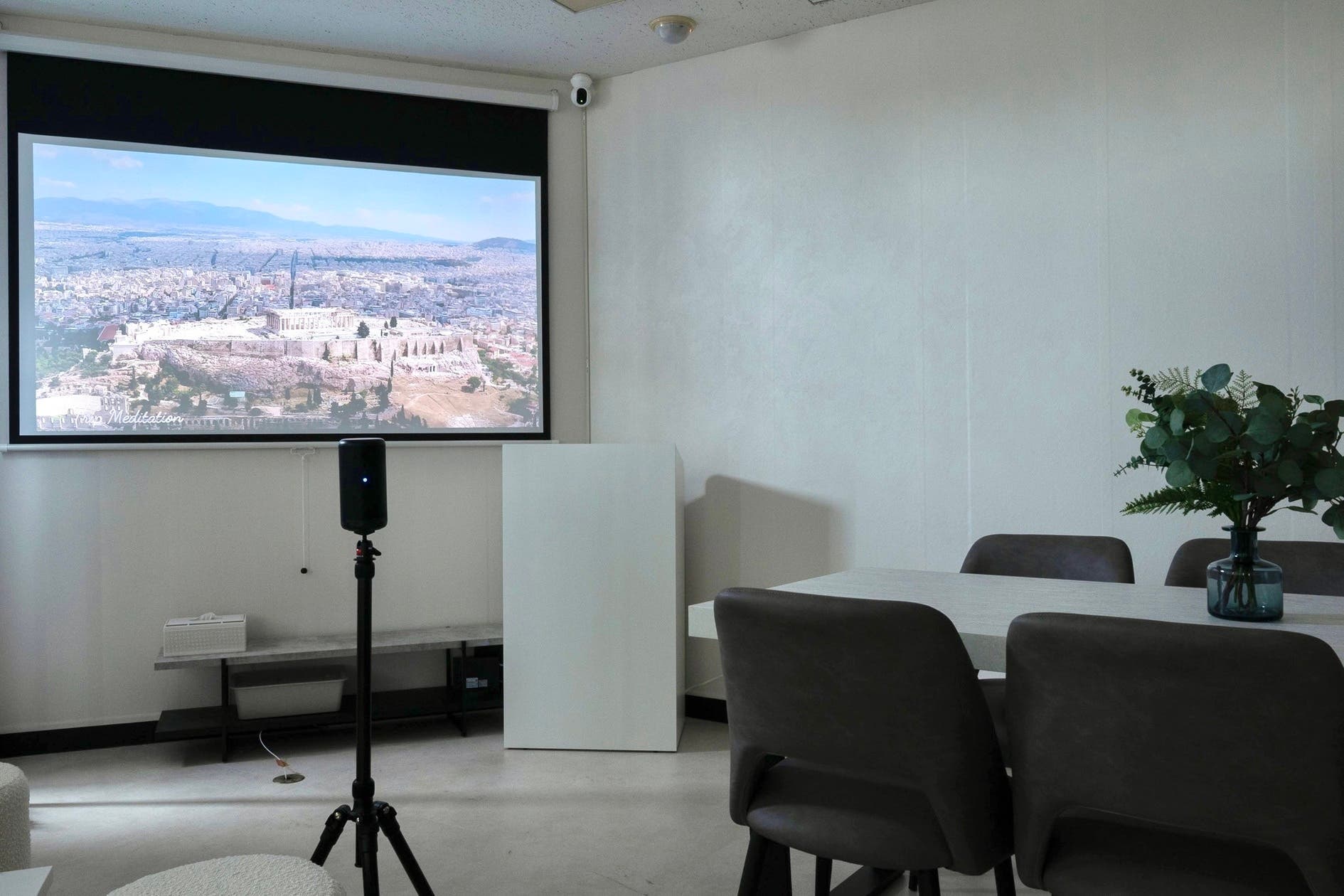 【なんば駅すぐ】おしゃれ空間✨最大35名🎉各種イベント🎈ビジネスシーンなど🎙️自然光で撮影にも最適🎬持込🉑／リアンの写真23