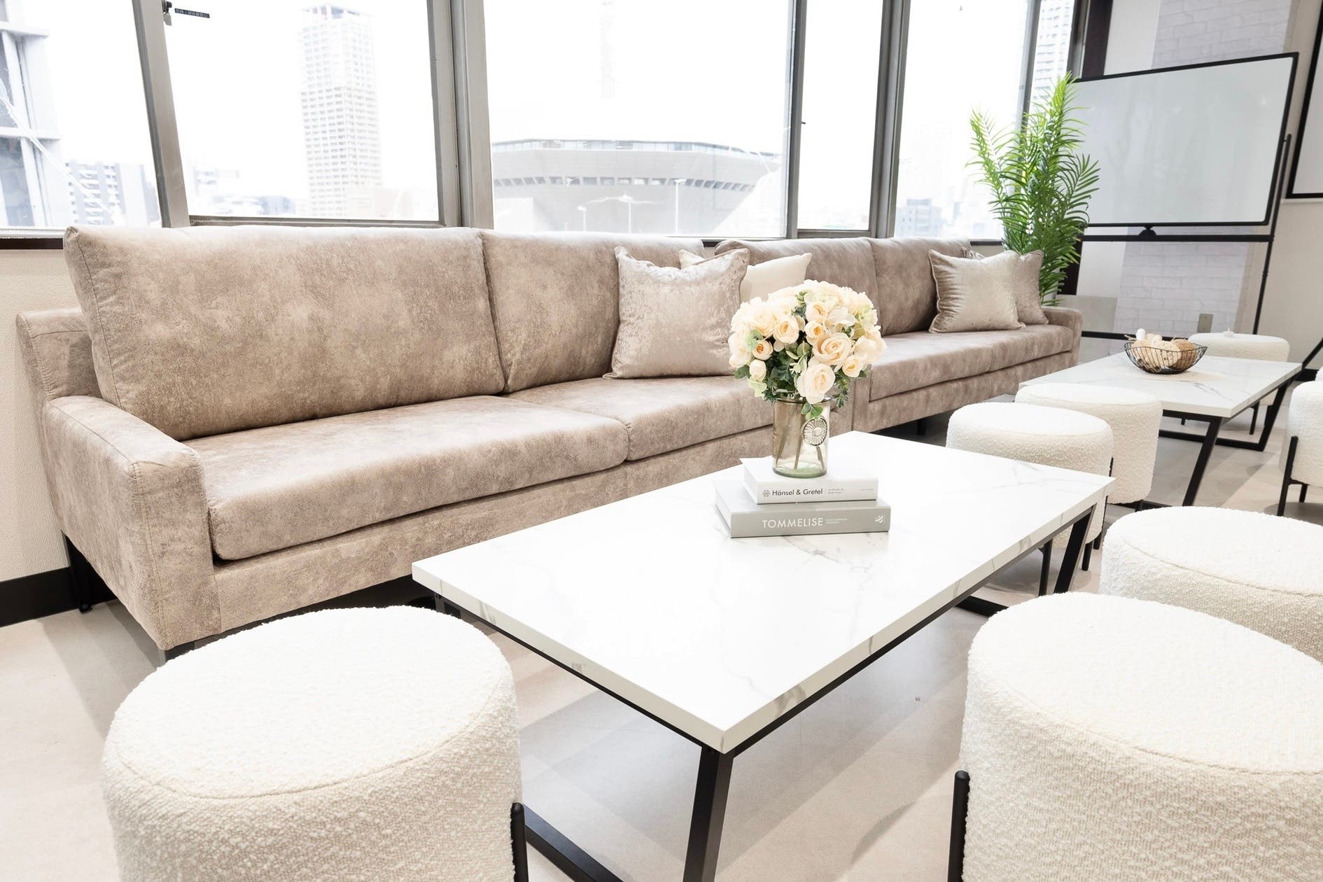 【なんば駅すぐ】おしゃれ空間✨最大35名🎉各種イベント🎈ビジネスシーンなど🎙️自然光で撮影にも最適🎬持込🉑／リアンの写真24