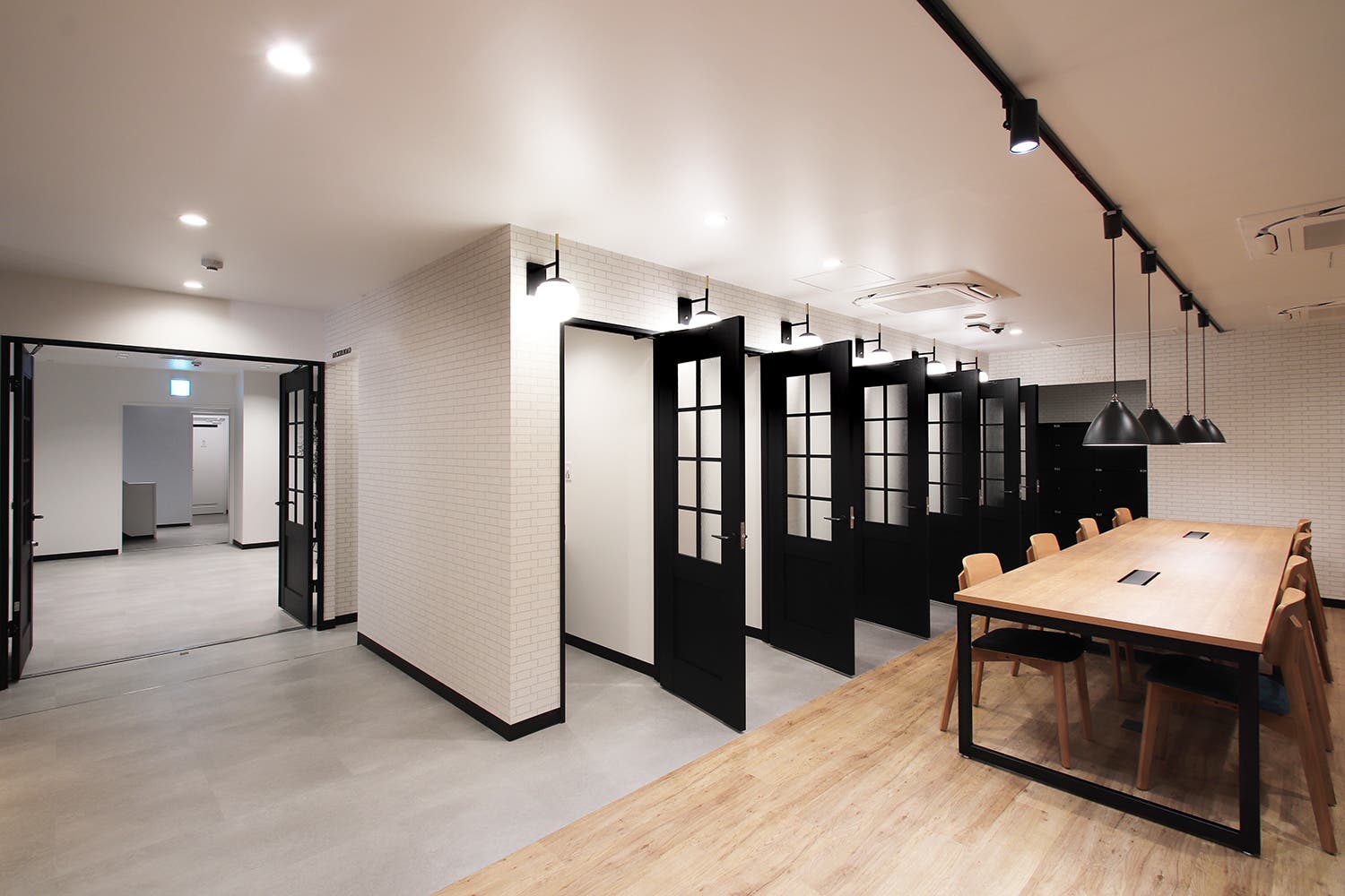 【鶴見 by Bizcafe鶴見】フリードリンク付き完全個室②の写真1