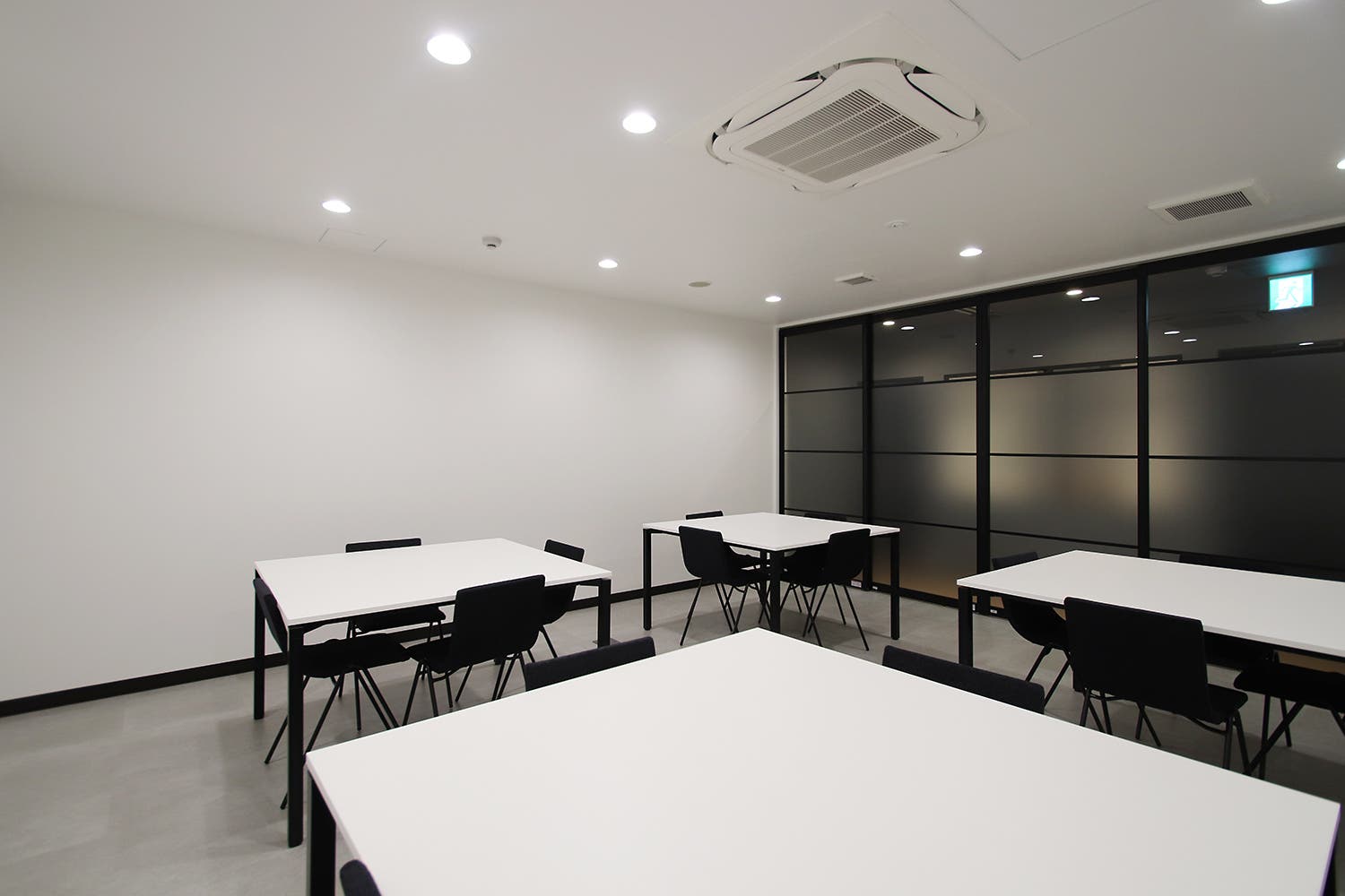 【鶴見 by Bizcafe鶴見】16名利用可能会議室①の写真5