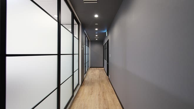 【鶴見 by Bizcafe鶴見】16名利用可能会議室①の写真4