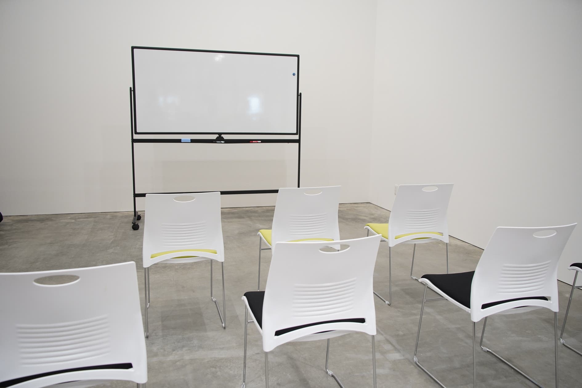 【多目的スタジオ】撮影･収録･討論会･オンライン研修会･15～30人OKのセミナー等に最適！の写真7