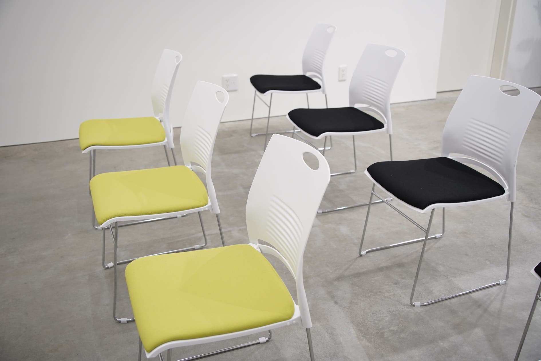 【多目的スタジオ】撮影･収録･討論会･オンライン研修会･15～30人OKのセミナー等に最適！の写真8