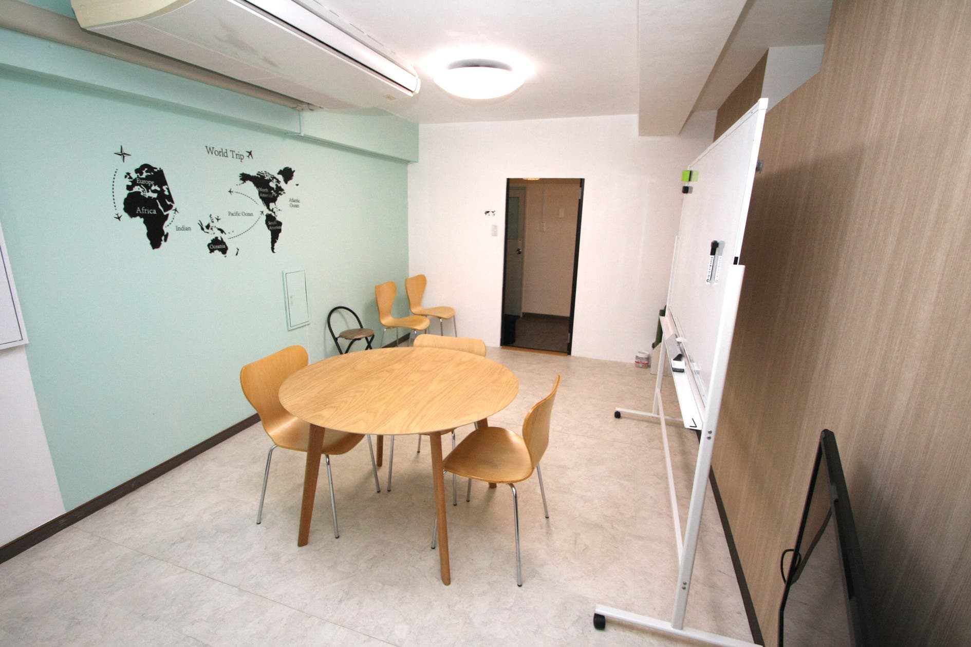 ピアノ・ドラム・ギター・バイオリン、ダンス用大型鏡がある庚午中のレンタルスペースの写真5