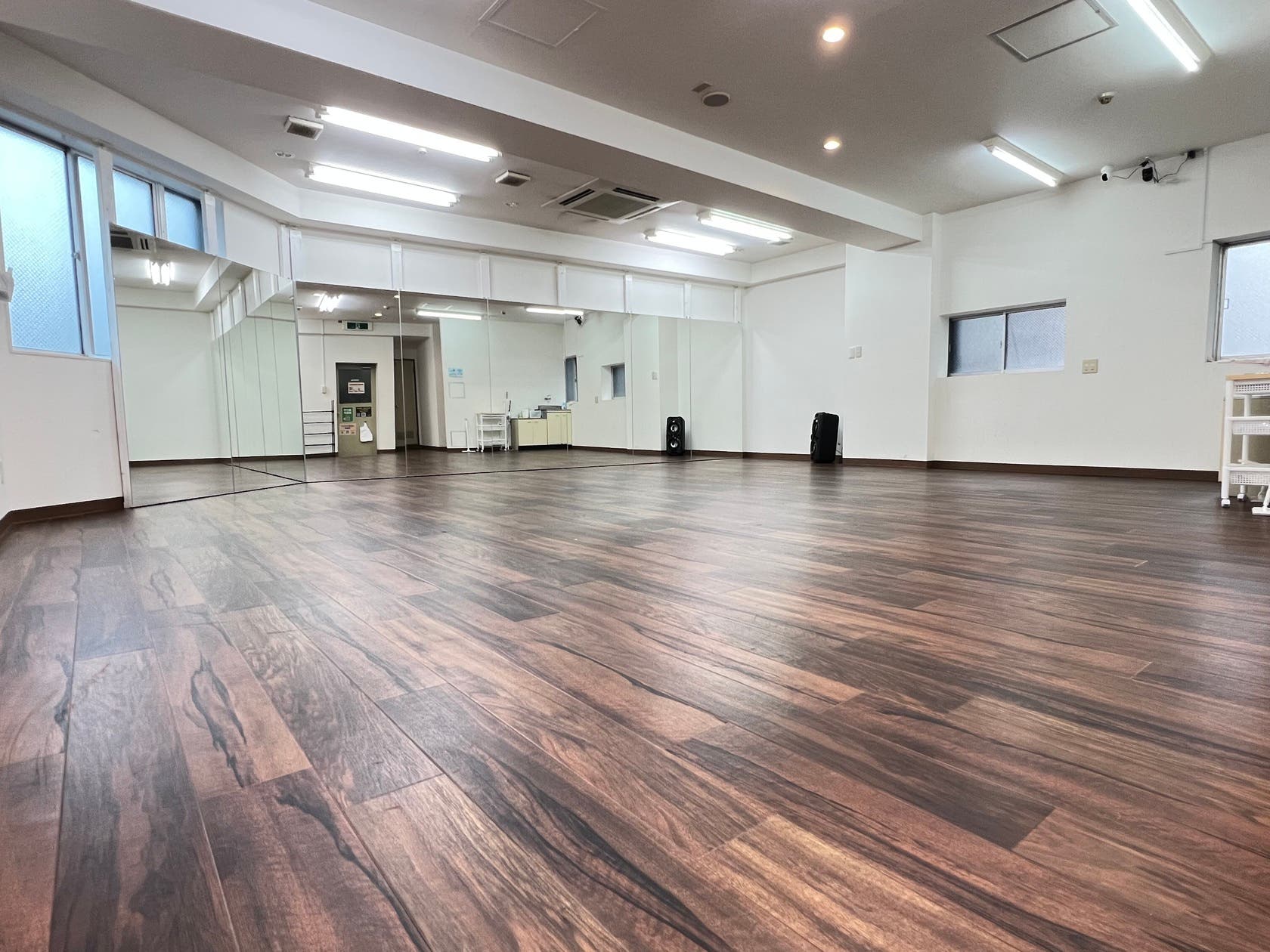 🎯泉の広場徒歩5分🎯大型スタジオ🌈ダンス🌈芝居稽古🌈24時間営業🌈当日予約可🌈深夜がお得🌈◆お気軽スタジオ梅田南◆の写真1