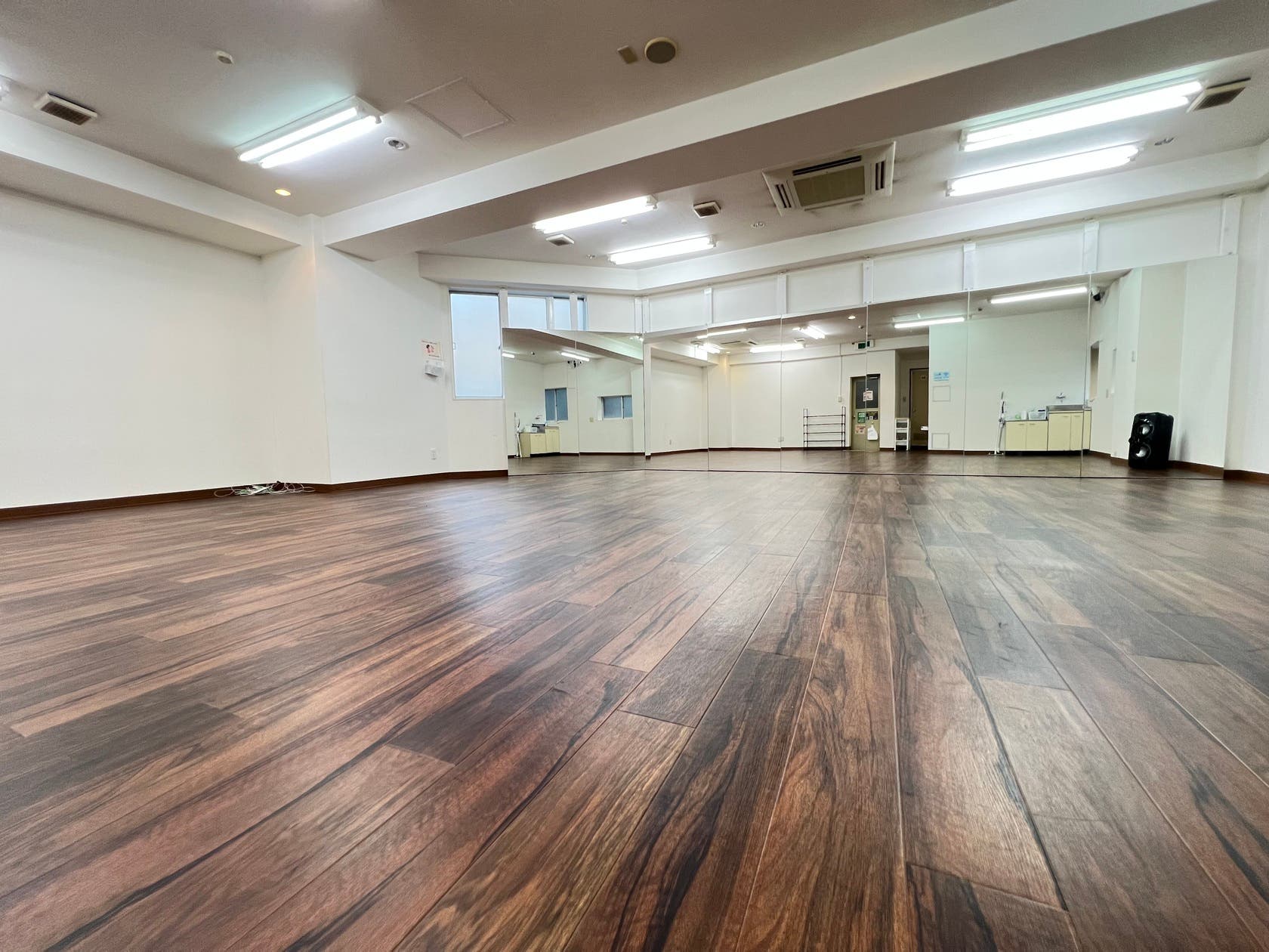 🎯泉の広場徒歩5分🎯大型スタジオ🌈ダンス🌈芝居稽古🌈24時間営業🌈当日予約可🌈深夜がお得🌈◆お気軽スタジオ梅田南◆の写真2