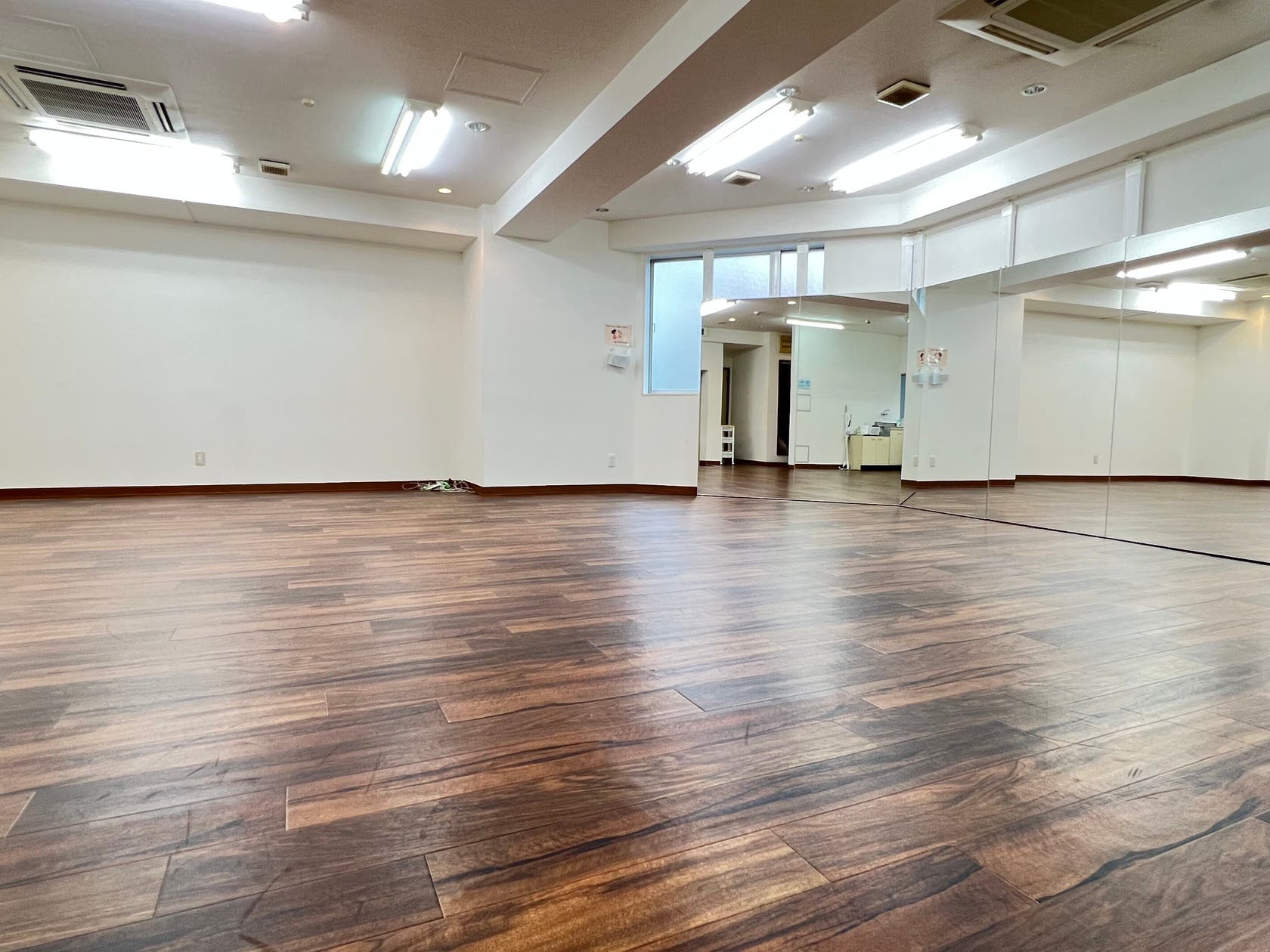 🎯泉の広場徒歩5分🎯大型スタジオ🌈ダンス🌈芝居稽古🌈24時間営業🌈当日予約可🌈深夜がお得🌈◆お気軽スタジオ梅田南◆の写真4