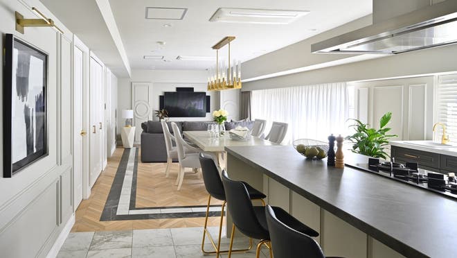 南側/自然光◎/モダンクラシック/海外風/ヘリンボーン/大理石/キッチン/ハウススタジオの写真1