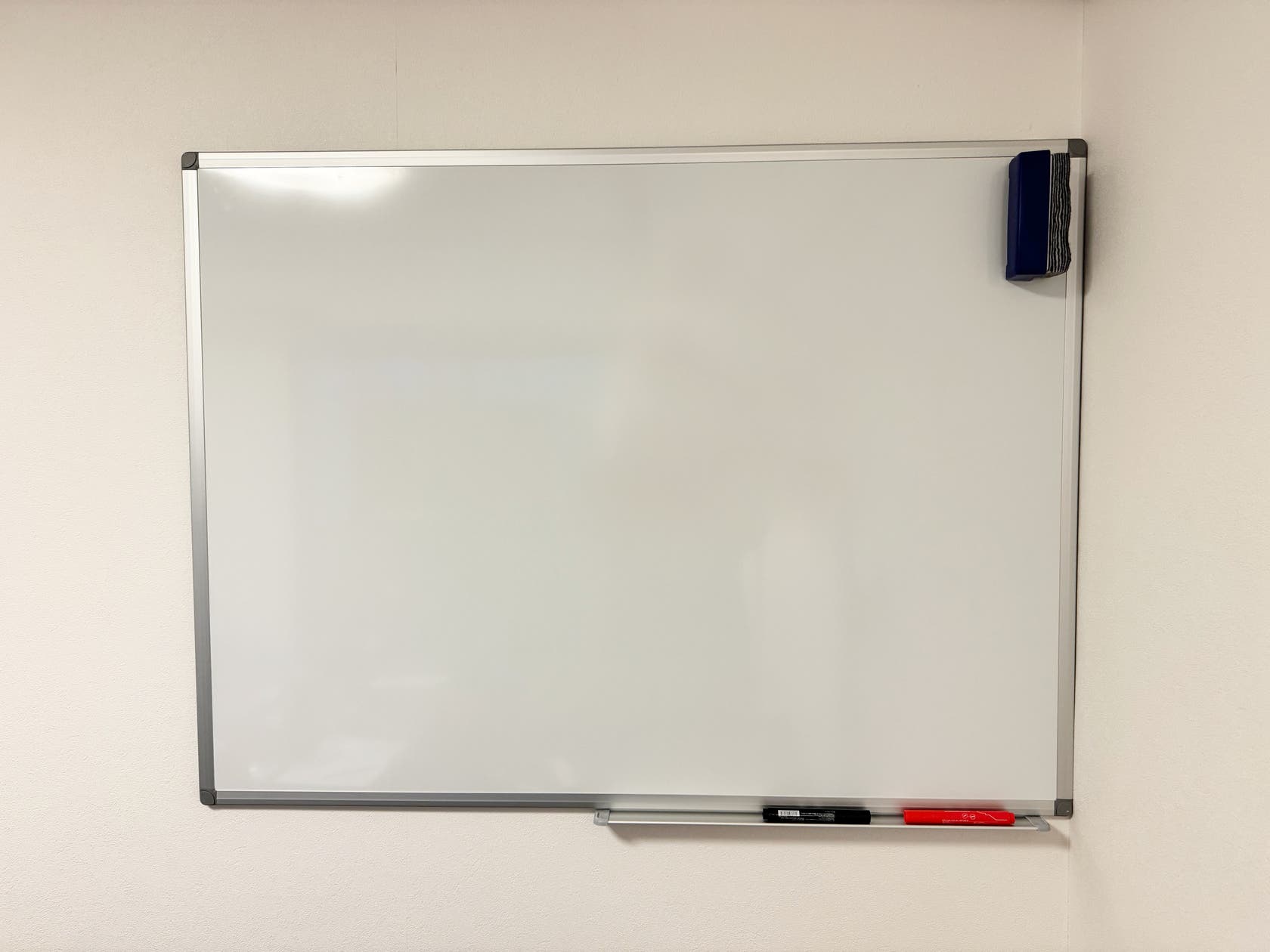 六本木駅徒歩15秒｜最大8名｜即予約｜ビジネスやパーティーの利用に最適！夜間の休憩利用も可能！ワンコイン会議室 六本木の写真9