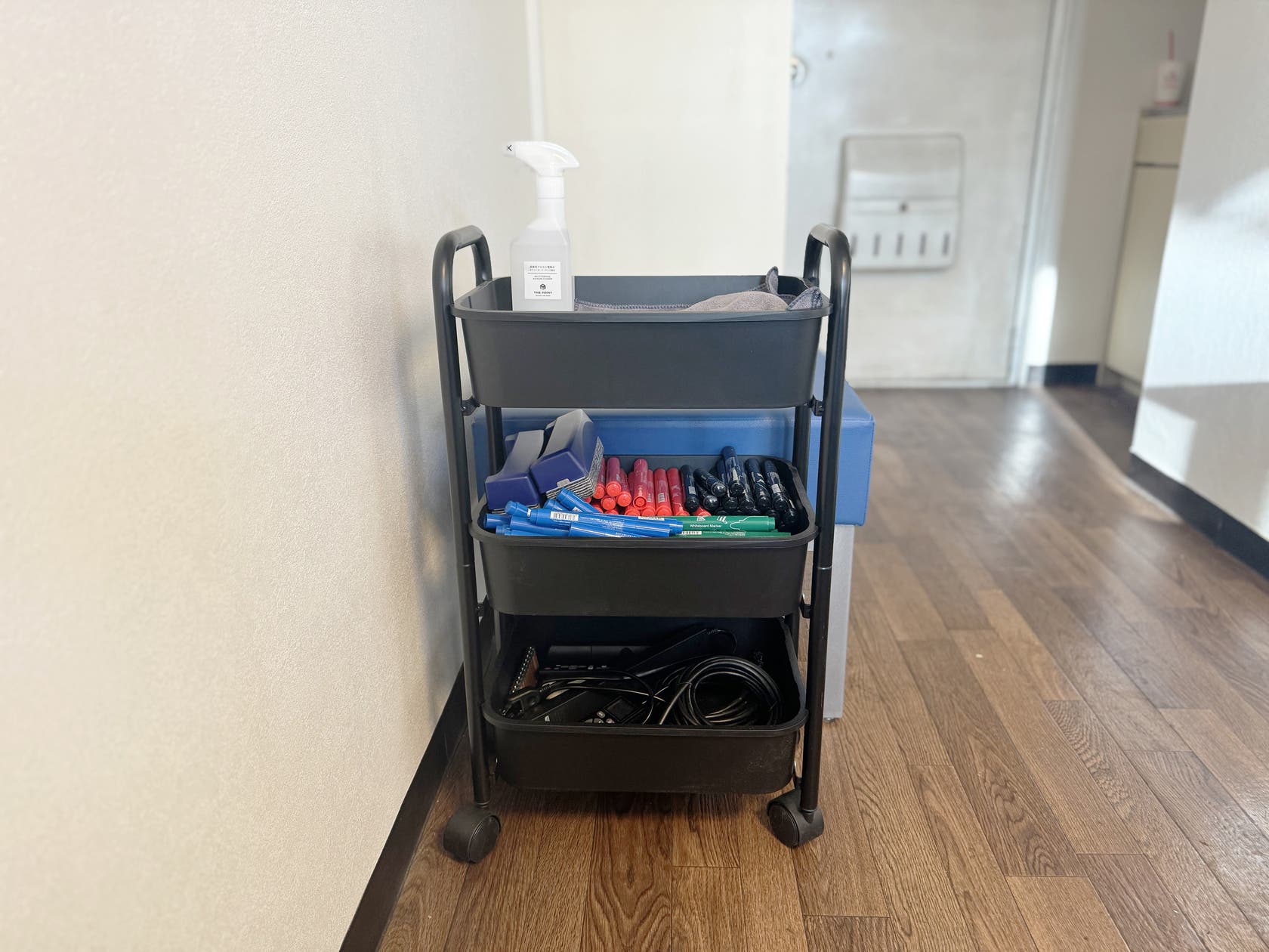 六本木駅徒歩15秒｜最大8名｜即予約｜ビジネスやパーティーの利用に最適！夜間の休憩利用も可能！ワンコイン会議室 六本木の写真8