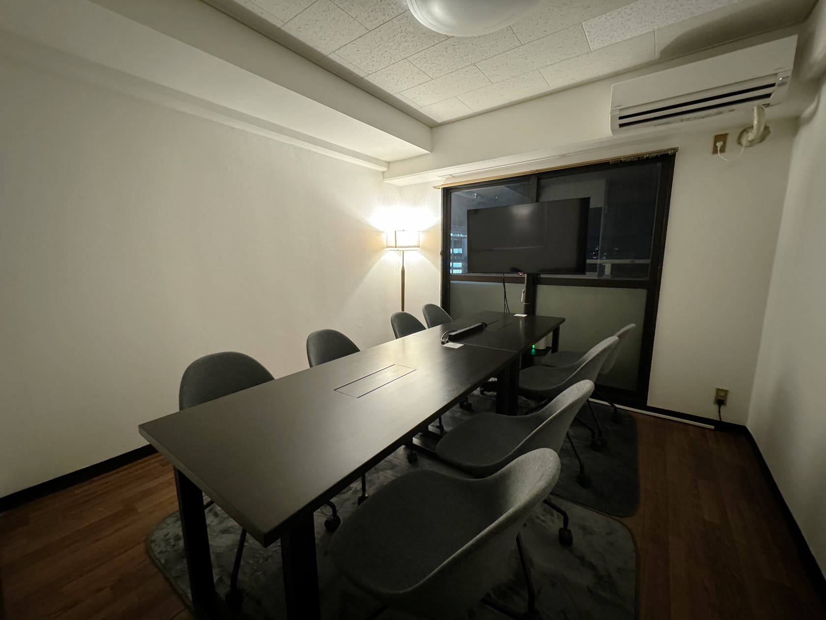 六本木駅徒歩15秒｜最大8名｜即予約｜ビジネスやパーティーの利用に最適！夜間の休憩利用も可能！ワンコイン会議室 六本木の写真13