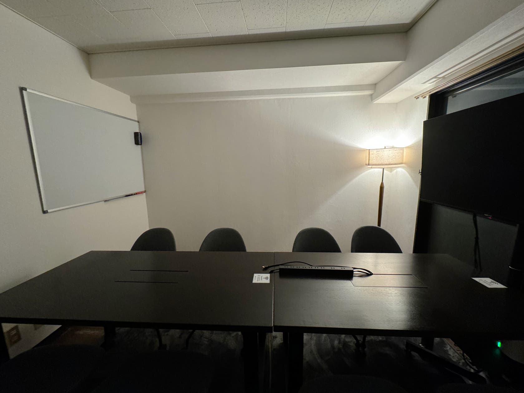 六本木駅徒歩15秒｜最大8名｜即予約｜ビジネスやパーティーの利用に最適！夜間の休憩利用も可能！ワンコイン会議室 六本木の写真16
