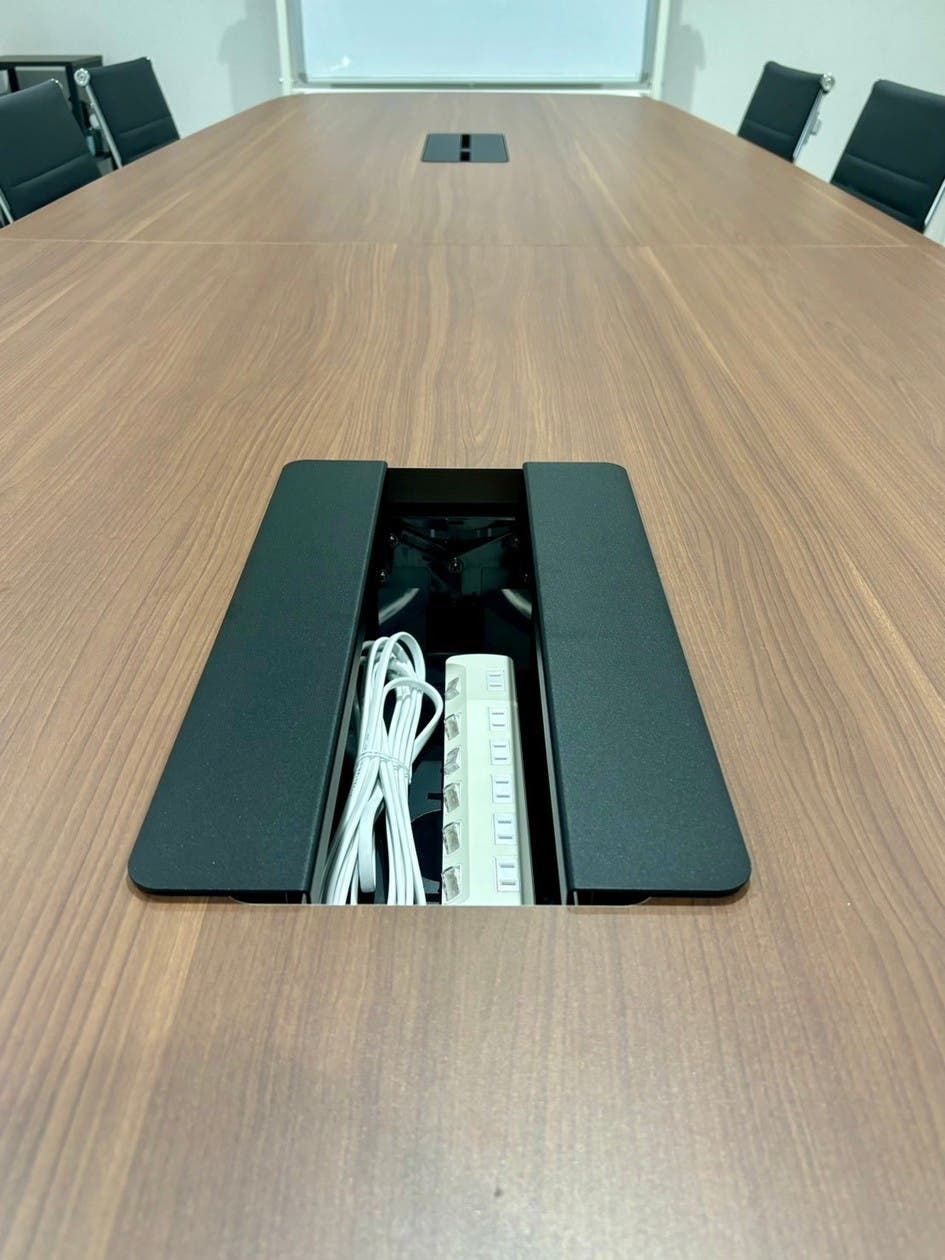 【博多駅徒歩7分】オフィス内ビルの完全個室】駐車場1台無料・WIFi無料・ホワイトボード・モニター無料！博多駅JSビル貸会議室の写真5